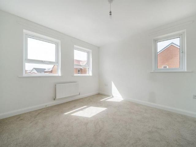 4 bedroom detached house to rent