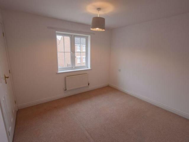 4 bedroom detached house to rent