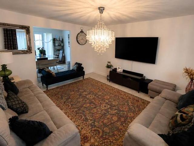 4 bedroom detached house to rent