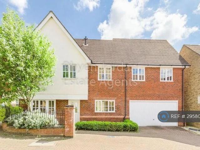 4 bedroom detached house to rent