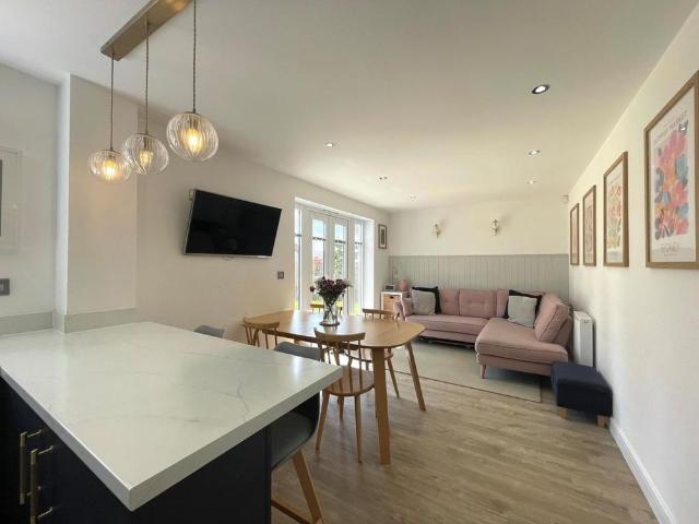 4 bedroom detached house to rent