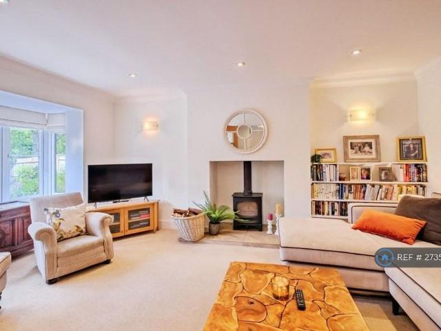 4 bedroom detached house to rent