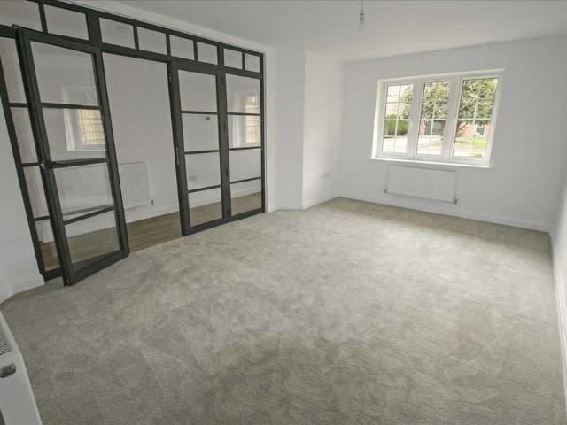 4 bedroom detached house to rent