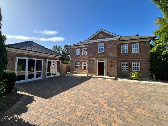 4 bedroom detached house to rent