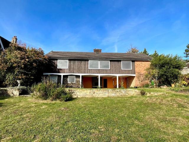 4 bedroom detached house to rent