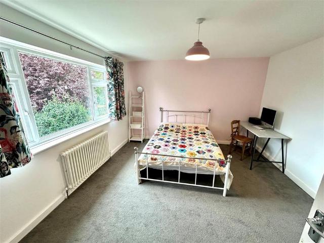 4 bedroom detached house to rent