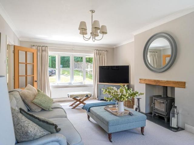 4 bedroom detached house to rent