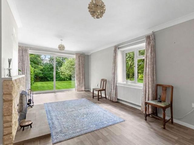 4 bedroom detached house to rent