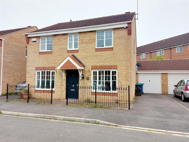 4 bedroom Detached house to rent