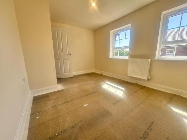 4 bedroom detached house to rent