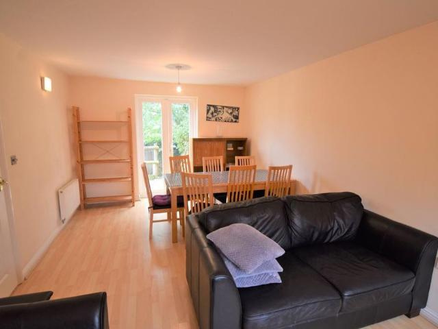 4 bedroom detached house to rent