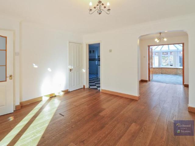 4 bedroom detached house to rent