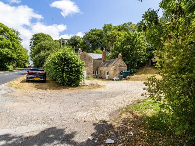 4 bedroom detached house to rent