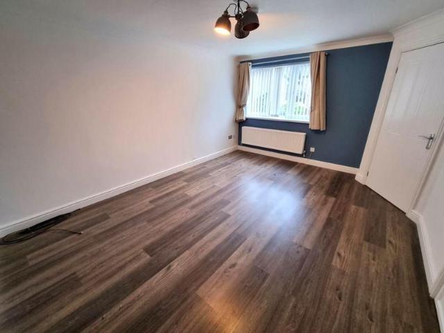 4 bedroom detached house to rent