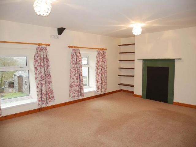 4 bedroom detached house to rent
