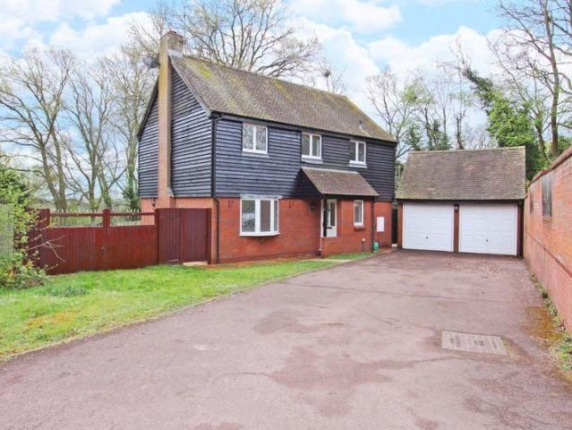 4 bedroom detached house to rent