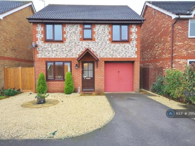 4 bedroom detached house to rent