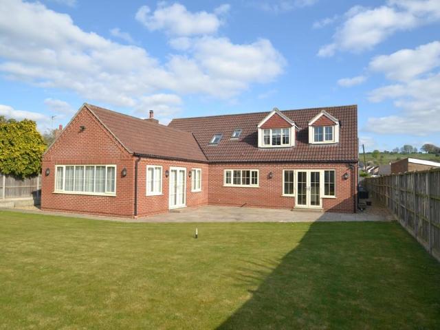 4 bedroom detached house to rent