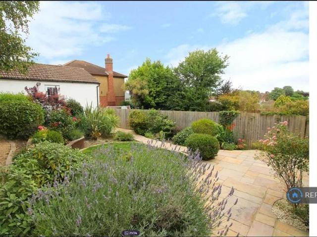 4 bedroom detached house to rent