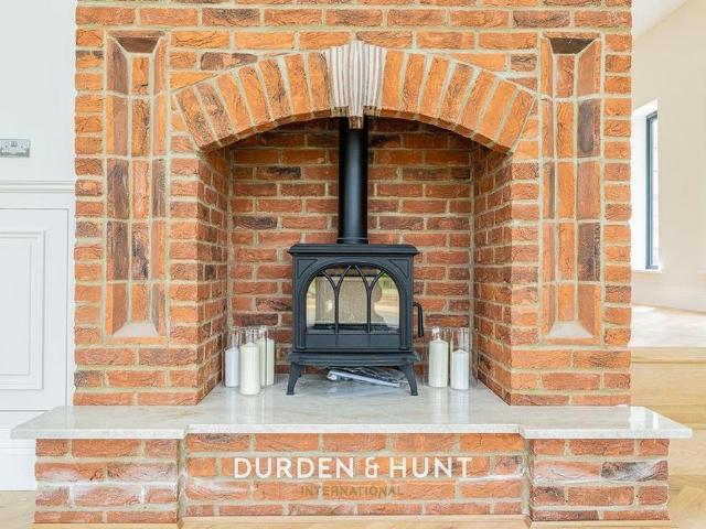 4 bedroom detached house to rent