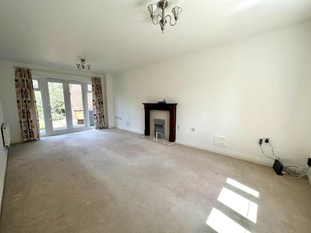 4 bedroom detached house to rent