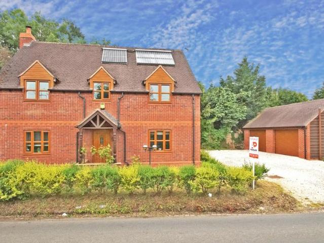 4 bedroom detached house to rent