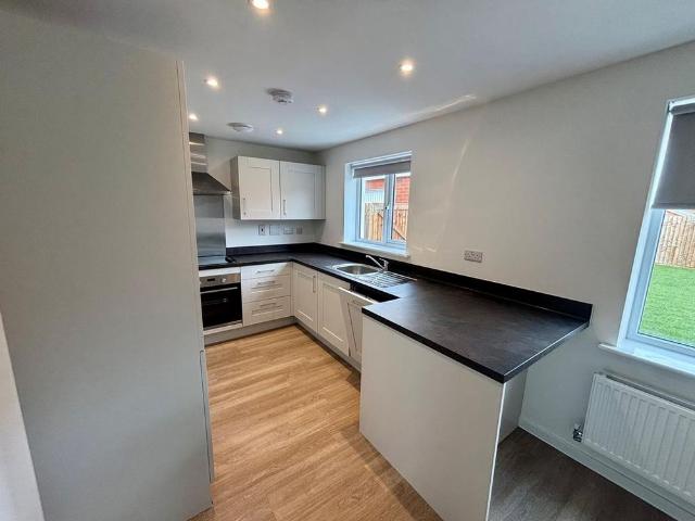 4 bedroom detached house to rent