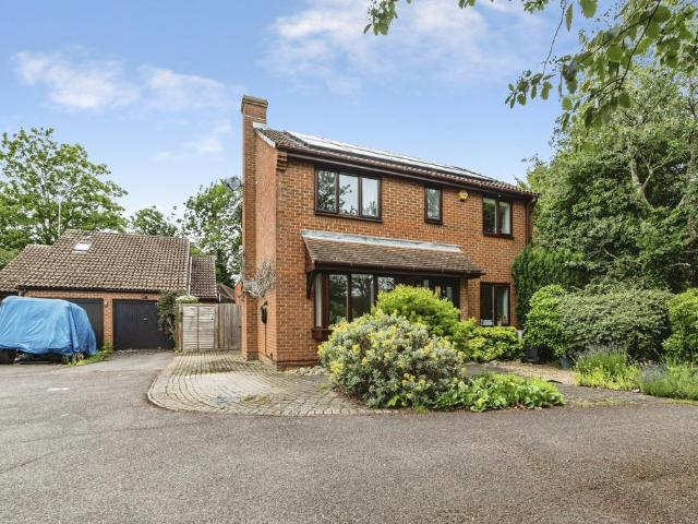 4 bedroom detached house to rent