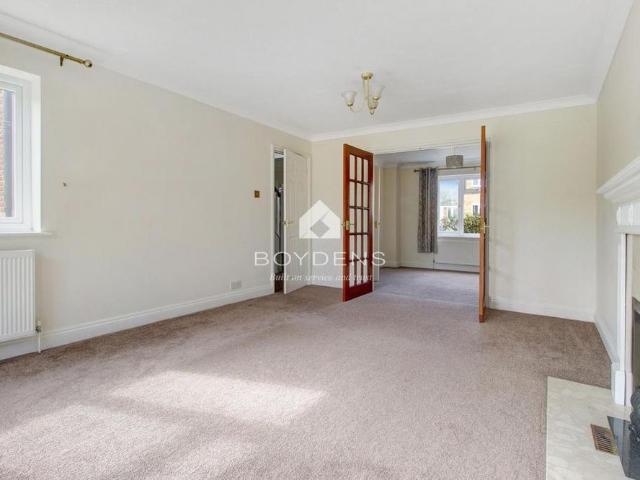 4 bedroom detached house to rent