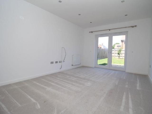 4 bedroom detached house to rent