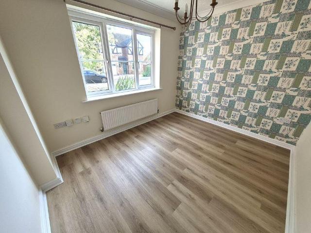 4 bedroom detached house to rent