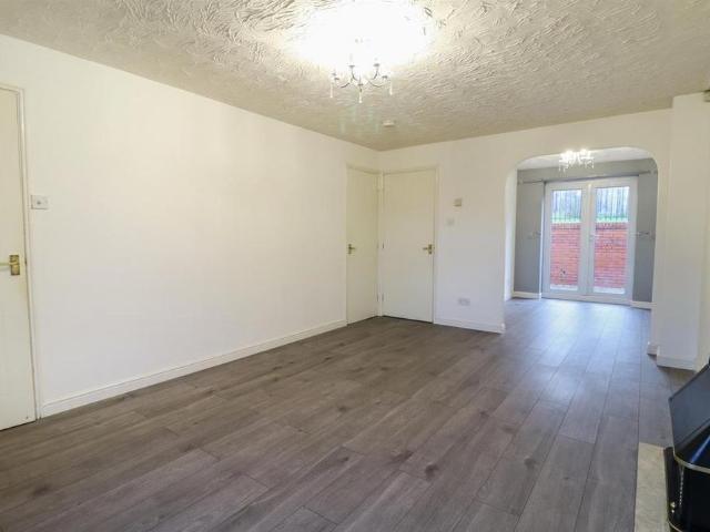 4 bedroom detached house to rent