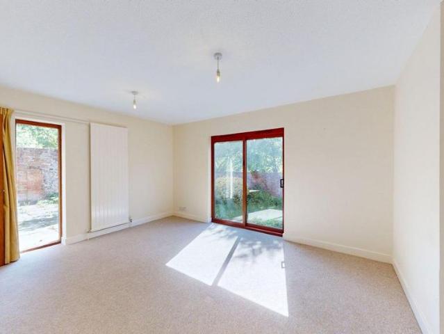 4 bedroom detached house to rent
