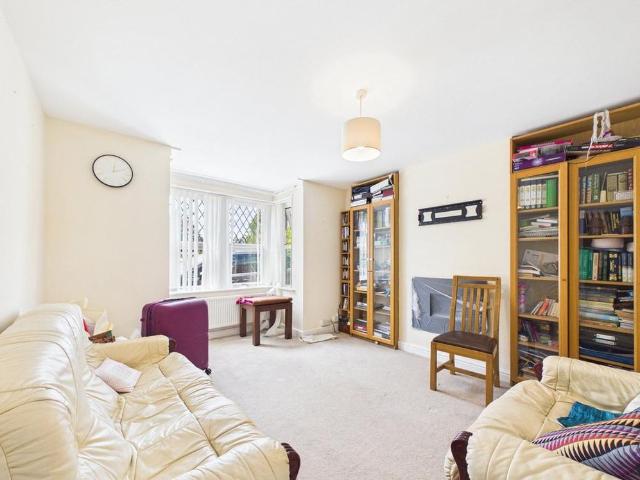 4 bedroom detached house to rent