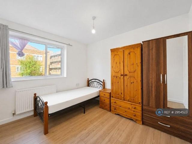 4 bedroom detached house to rent
