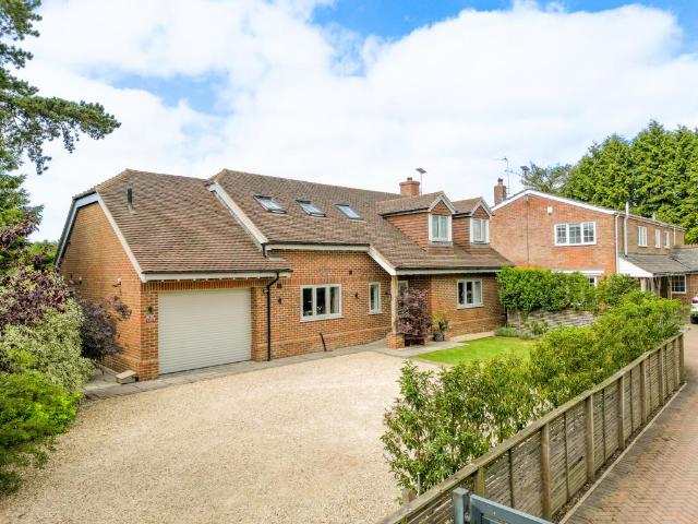 4 bedroom detached house to rent