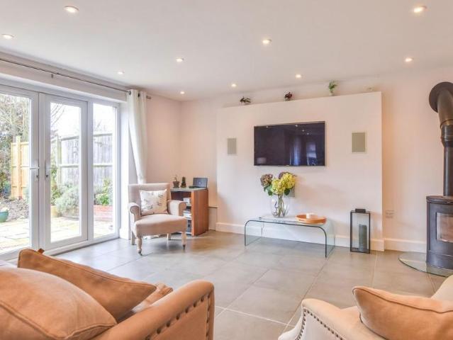 4 bedroom detached house to rent