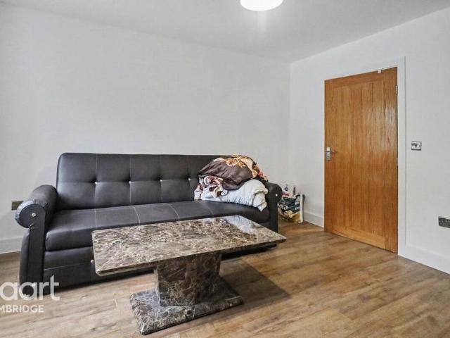 4 bedroom detached house to rent