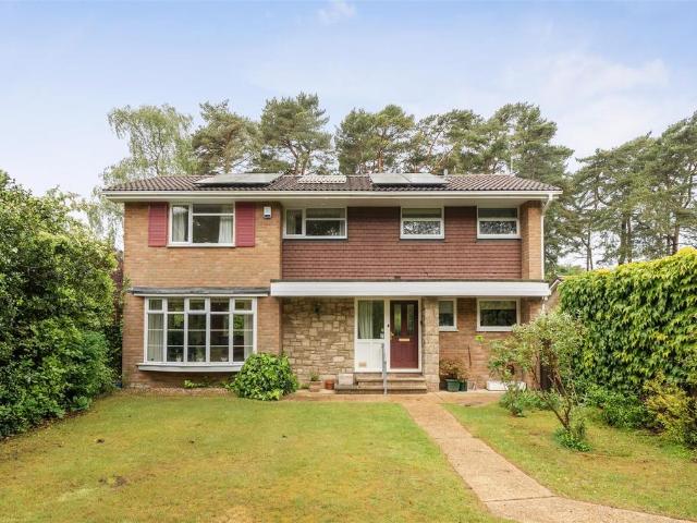 4 bedroom detached house to rent