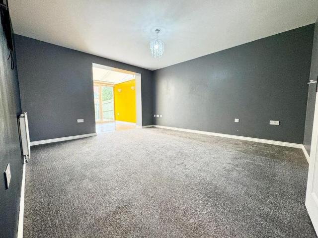4 bedroom detached house to rent