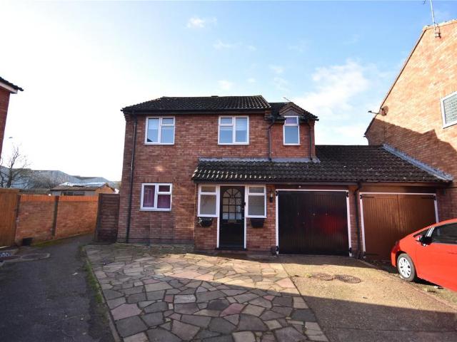 4 bedroom detached house to rent