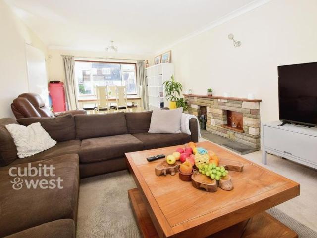 4 bedroom detached house to rent