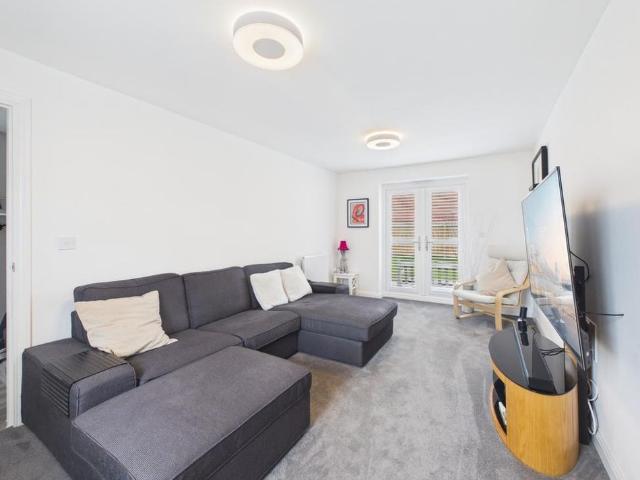 4 bedroom detached house to rent