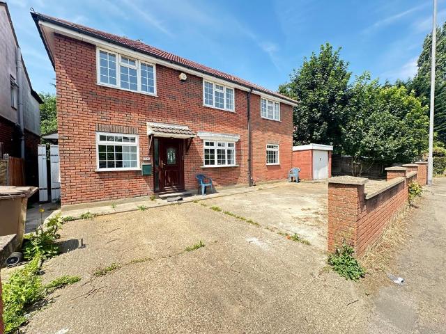 4 bedroom detached house to rent