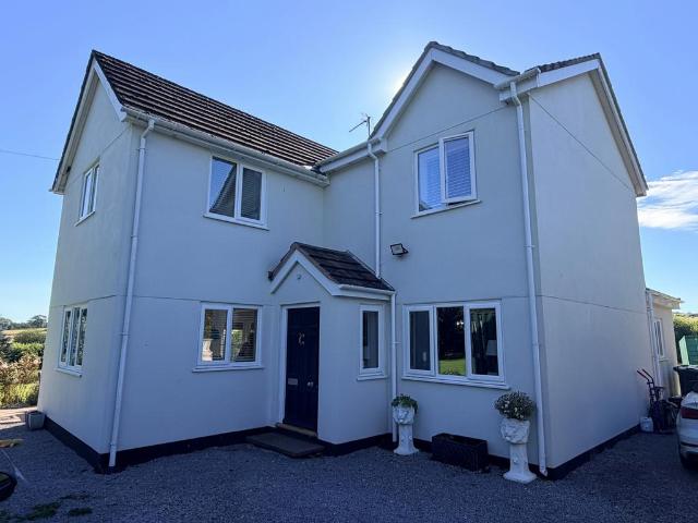 4 bedroom detached house to rent