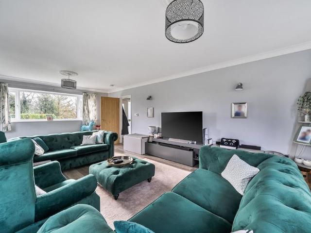 4 bedroom detached house to rent