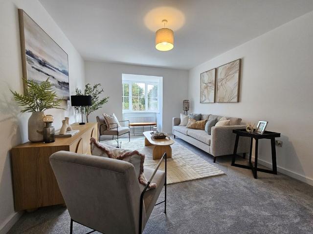 4 Bedroom Detached House To Rent