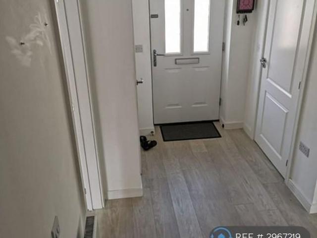 4 bedroom detached house to rent