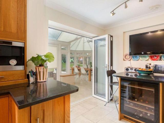 4 bedroom detached house to rent