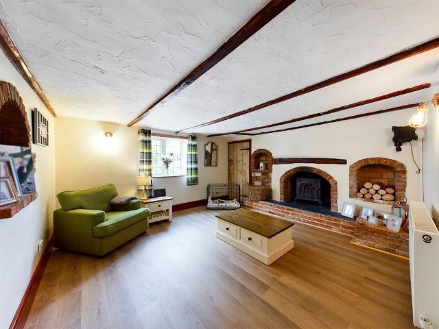 4 bedroom detached house to rent